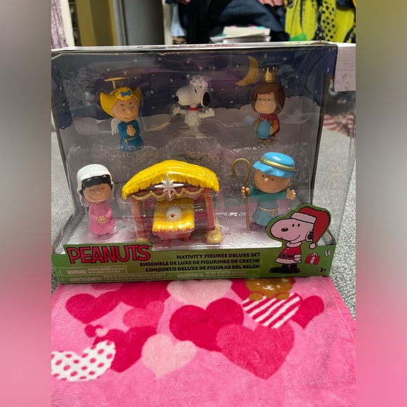 Peanuts | Holiday | Peanuts Charlie Brown Christmas Nativity 7 Pc ...